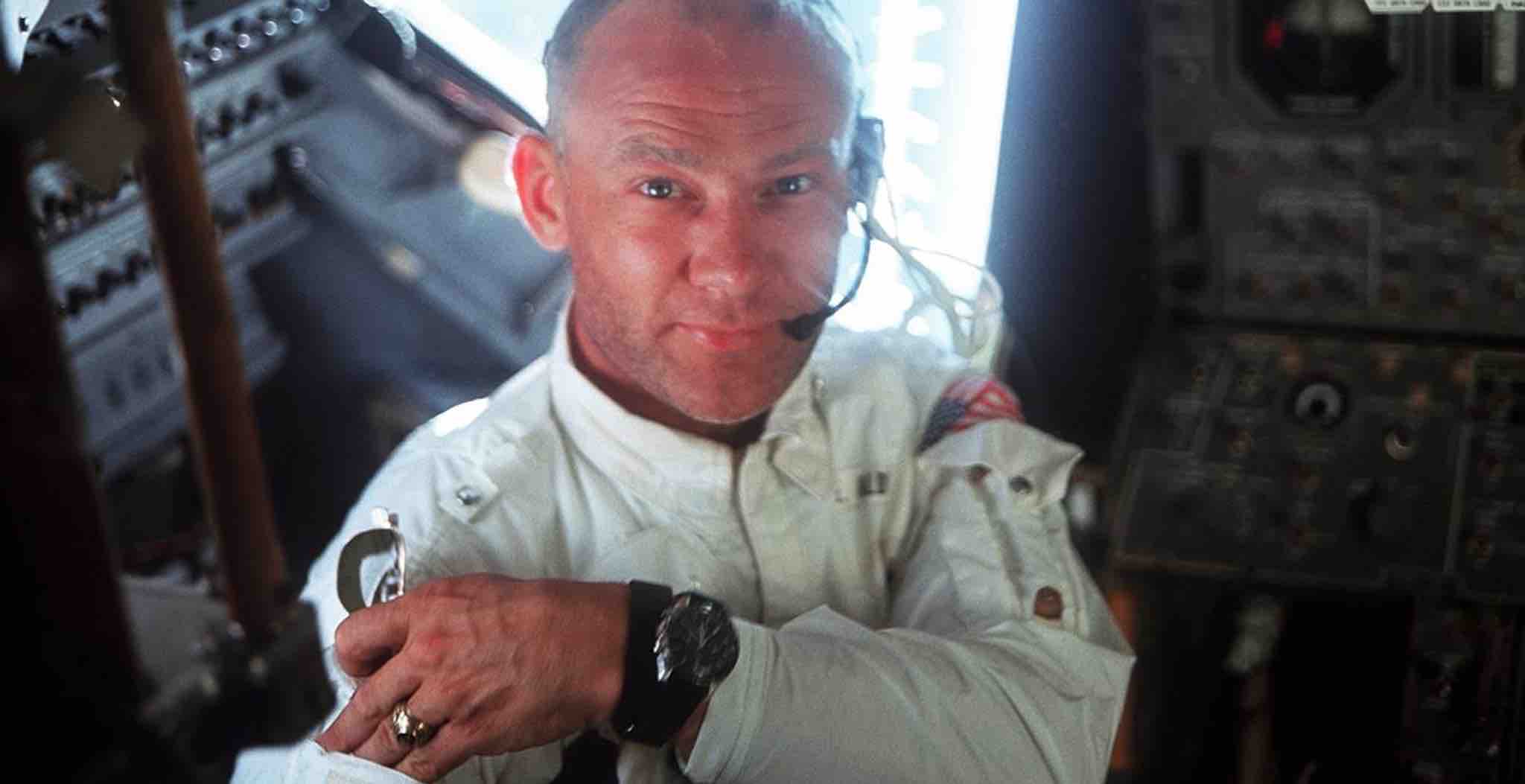 American Optical’s Original Pilot: the first sunglasses on the Moon ...